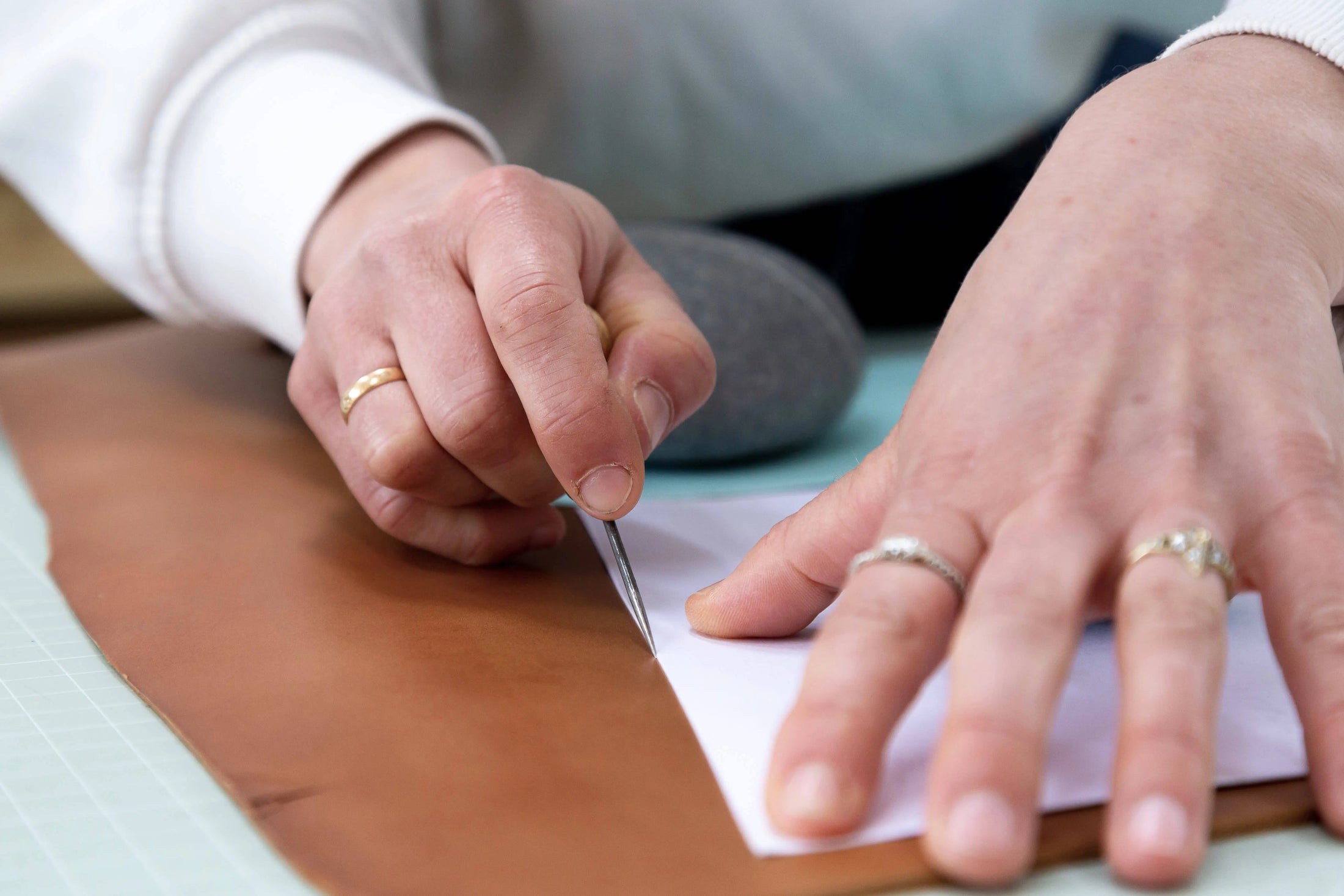 The Essential Guide to Using a Awl for Beginners - British