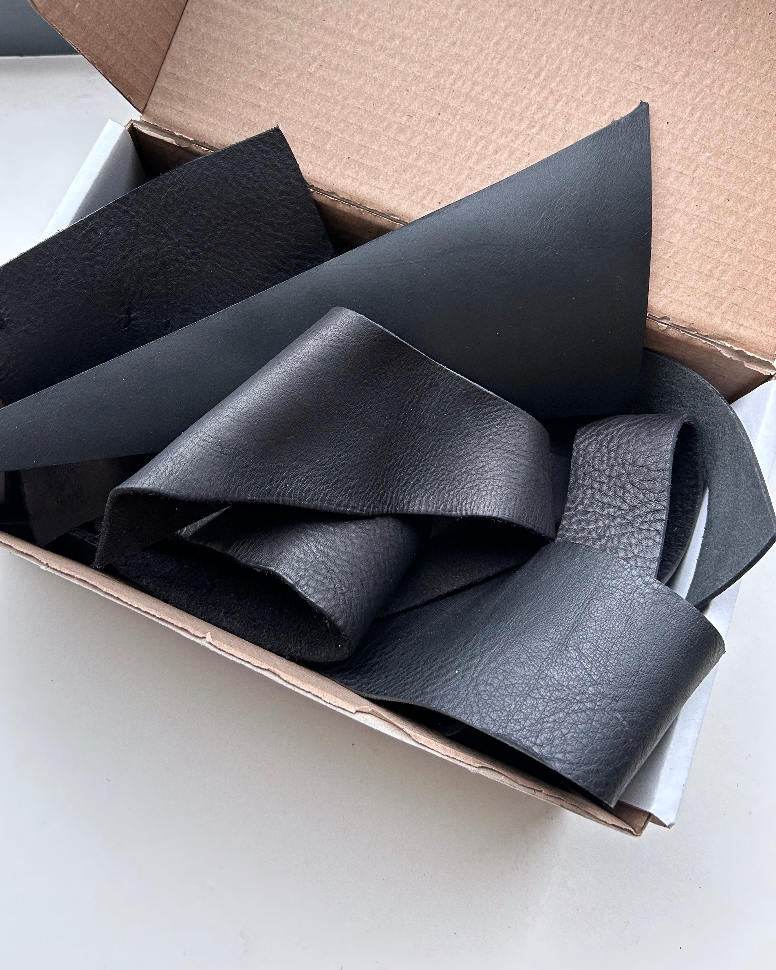 Veg Tan Leather Off Cuts - Black